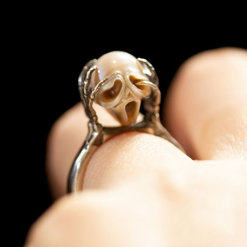 The Scream Inner Voice Pearl Blocking the Ears Skull Ring-Belle Juri